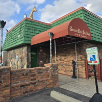 Green Dot Stables: Affordable Sliders and Casual Dining in Detroit